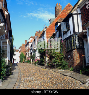 Traditional cobbled street - Mermaid Street, Rye, UK Stock Photo - Alamy