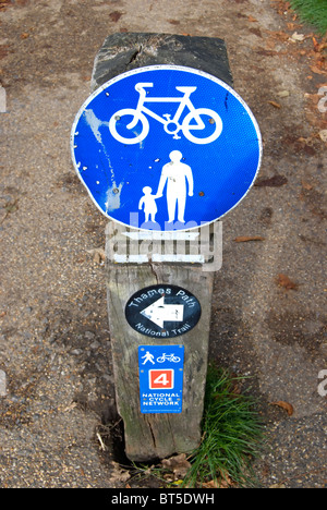 Sign, Segregated path for cyclists and pedestrians Stock Photo - Alamy