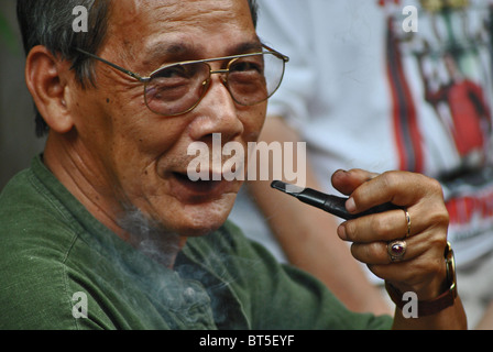 Vietnamese man smoking pipe, Hanoi, Vietnam Stock Photo - Alamy