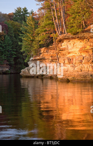 sandstone bluff above the Wisconsin River, Dells of the Wisconsin River ...