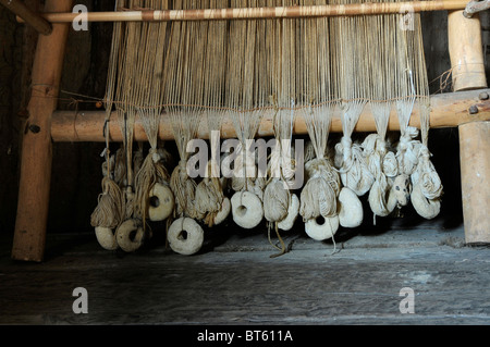 loom weights Iron Age stone England simple weaving CLOTH MAKERS LOOM ...