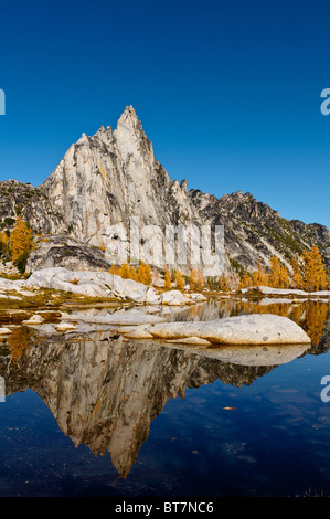 Gnome Tarn and Prusik Peak in the Enchantment Lakes area of Alpine ...