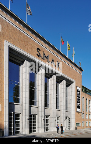 SMAK, the Municipal Museum of Contemporary Art at Ghent with sculpture ...