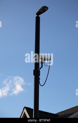 surveillance camera on a lamp post on blue sky background.CCTV Stock ...