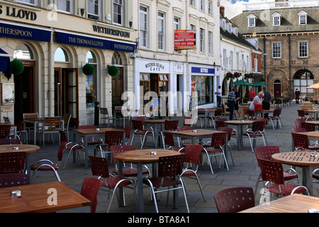 Cafes outside in Warwick town centre Warwichshire UK GB EU Europe Stock ...