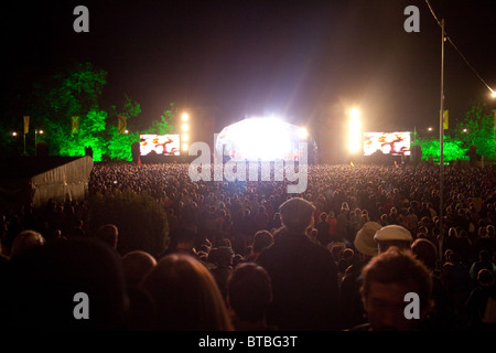 The Flaming Lips headlining the Green man festival 2010 Stock Photo - Alamy