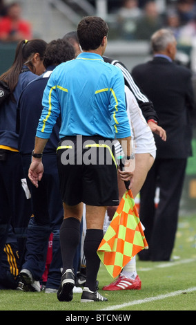 DAVID BECKHAM STRIPS LA GALAXY V FC DALLAS CARSON LOS ANGELES ...