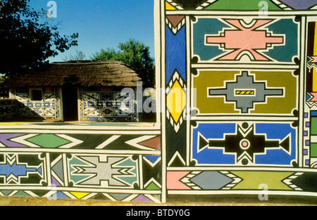 Traditional Ndebele geometric design on house, Botshabelo, South Africa ...