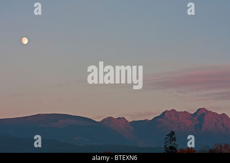 Sunset view of peaks of Mt. Arrowsmith from Port Alberni Vancouver ...