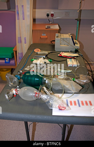 Accident and emergency resuscitation room Stock Photo - Alamy