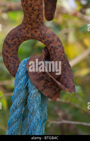 Rusty rope eye Stock Photo - Alamy