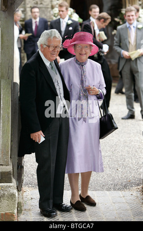 Foreign secretary Geoffrey Howe and his wife Elspeth return to London ...