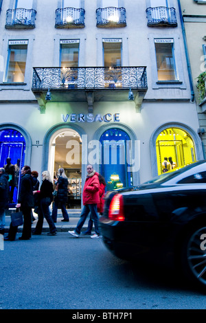 Versace Boutique, Shopping, Via Montenapoleone, Milan Stock Photo - Alamy