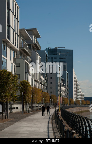 Glasgow Harbor Housing development Stock Photo - Alamy