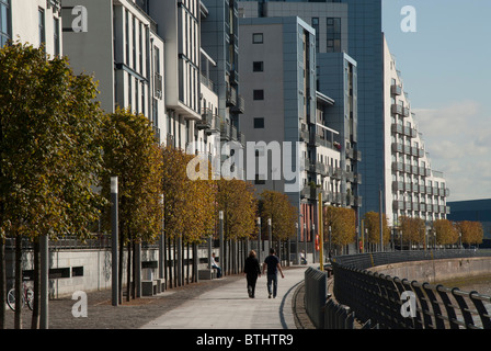 Glasgow Harbor Housing development Stock Photo - Alamy