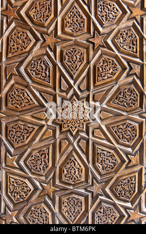 islamic pattern wooden engraving Stock Photo - Alamy
