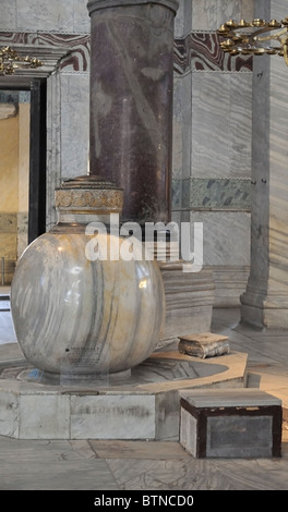 Marble walls, Ayasofya (Hagia Sophia) cathedral and mosque, Istanbul, Turkey Stock Photo - Alamy