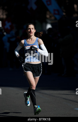 Wendi Ray of the United Strunning in the Women's Division of the 2010 ...