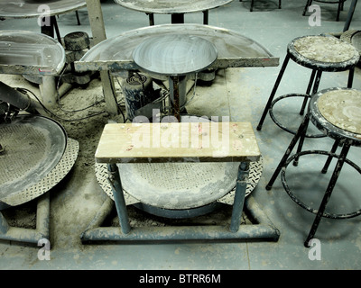 pottery potter's wheel electric motorized seat metal pots ceramics clay ...