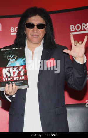 Gene Simmons Book Signing for KISS Kompendium Marvel Comics Compilation ...