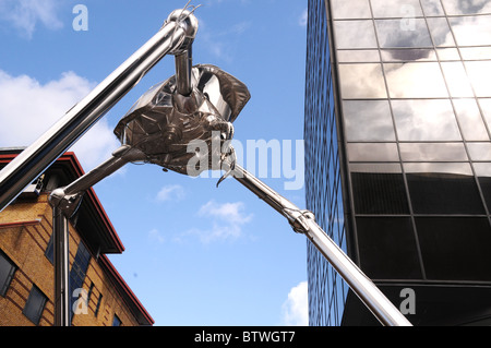 Woking commemorates writer H G Wells with a statue of a Martian ...