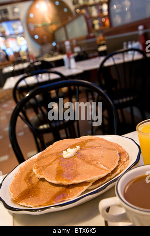 Pancake breakfast in typical diner Stock Photo - Alamy