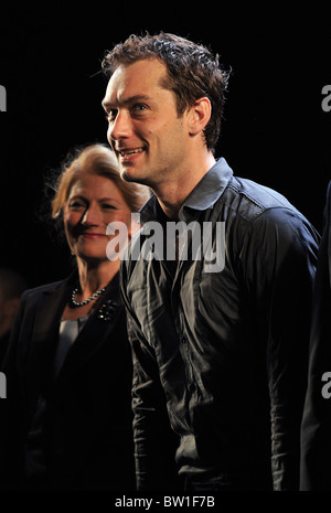 HAMLET Opening Night on Broadway Stock Photo - Alamy