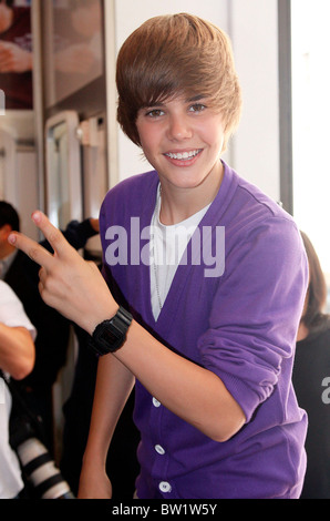 Justin Bieber Concert and Autograph Signing Stock Photo - Alamy