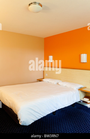 Travelodge hotel room interior Stock Photo - Alamy