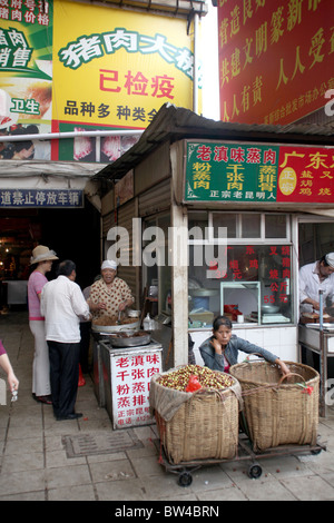 Local Kunming 昆明市 food market, Yunnan province, China Stock Photo - Alamy