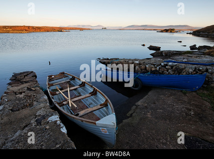 IRL - CO. GALWAY: Fishing boat on Carna Strand. Connemara Stock Photo ...