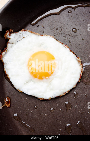 food fried egg on teflon pane Stock Photo - Alamy