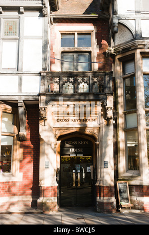 Entrance to Cross Keys House in Queen Street, Salisbury Stock Photo - Alamy