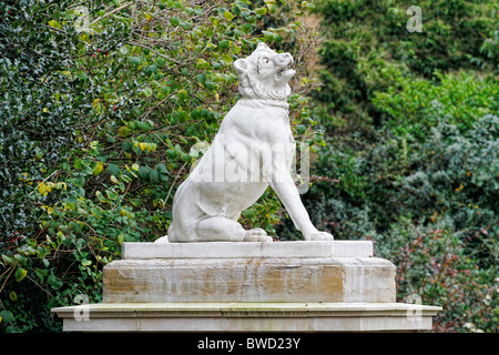 Dogs of Alcibiades statue, Victoria Park, London, England Stock Photo ...