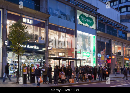 Bus Stop Tottenham Court Road with stall behind London England UK Stock ...