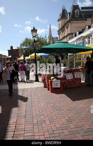 Shoppers in Poole High Street Stock Photo - Alamy
