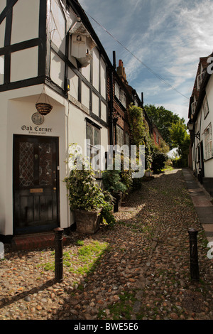English Alleyway. A narrow side street in the maze of alleys in the old ...