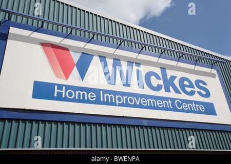 Wickes sign and logo Stock Photo - Alamy