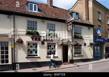 High Street with the Old Bell pub to the right, Rye, East Sussex ...