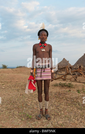 Hamar man walking in the savannah, Omo river valley, Southern Ethiopia ...