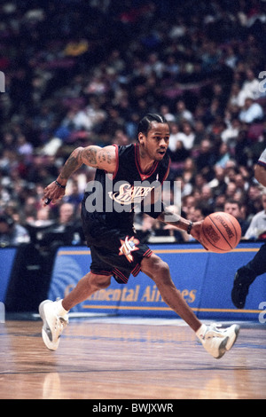 Allen Iverson playing with the Philadelphia 76ers in 2000 Stock Photo ...