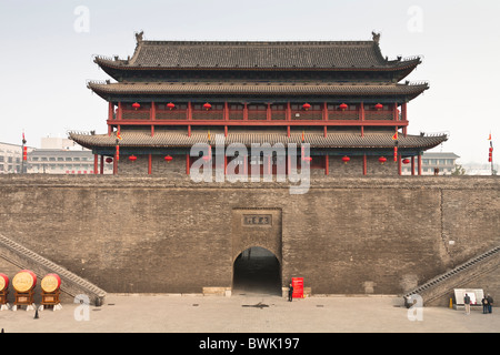 Yongning South Gate of Xi'an City Walls, Shaanxi province, China Stock Photo - Alamy