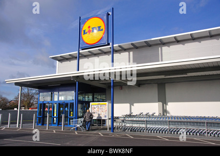 Lidl Supermarket Swindon Stock Photo - Alamy