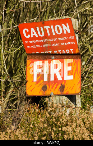 DO NOT START FIRE SIGN IN A WOODLAND Stock Photo - Alamy