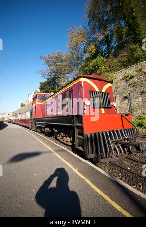 Caernarfon Station Gwynd Wales UK Diesel Train Carriages Stock Photo ...