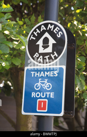 Thames path sign Stock Photo - Alamy