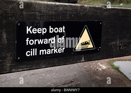 CANAL LOCK BOAT CILL MARKER WARNING SIGN ON A BRITISH CANAL LOCK GATE ...