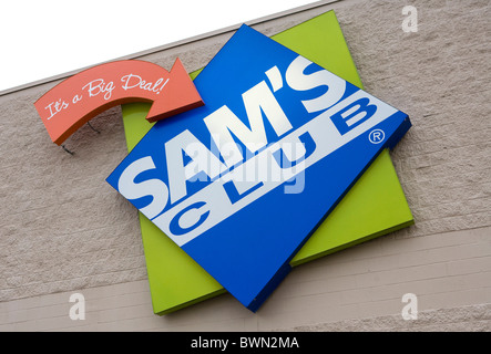 Sam's Club shopping cart with Sam's Club store in background Stock ...