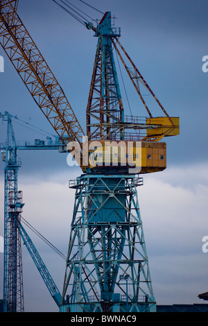 Crane at Cammell laird Birkenhead Stock Photo - Alamy