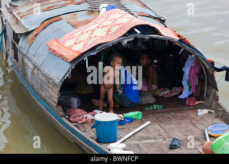 People living by the Mekong river in Phnom Penh, Cambodia, Indochina ...